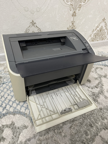 Продам чернобелый принтер Canon LBP2900