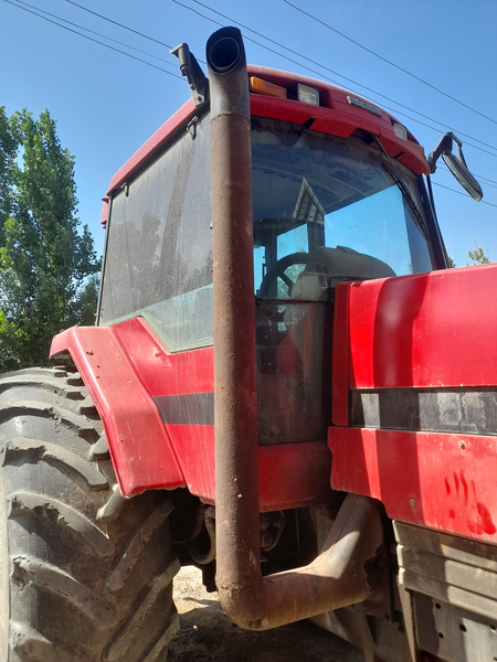 Mamunt traktor sotiladi