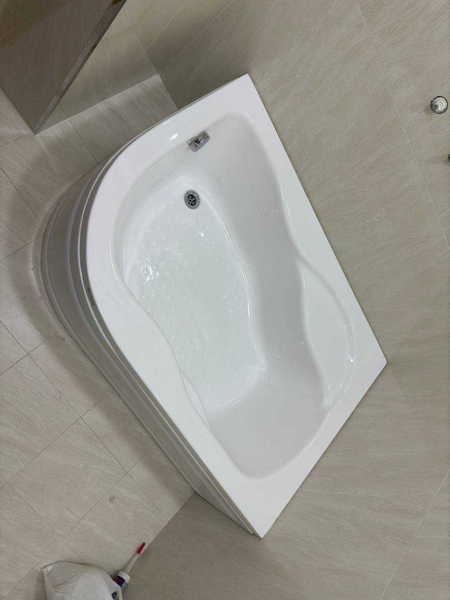 Угловая парус ванна из акрила. Размеры от 130x80