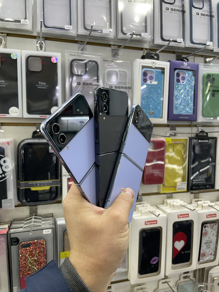 Samsung galaxy Z flip4