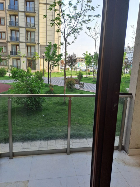 Новостройка 3х комн.кв на первом этаже, под 