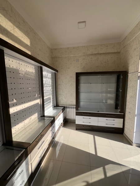 Optika mebel sotiladi