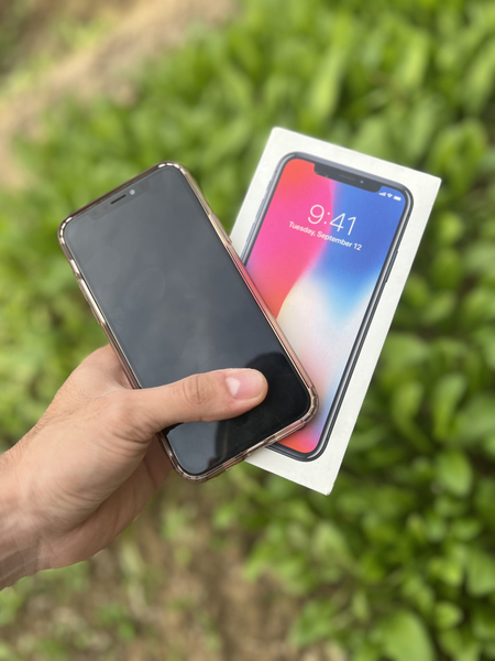 iPhone x 64 gb.