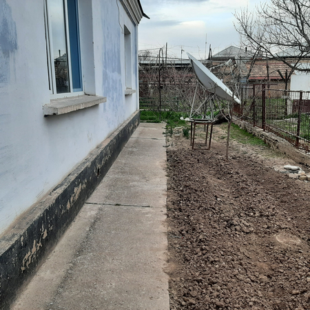 Продается участок в Азадбаше 7,5 соток, жилой дом из 4-х комнат.