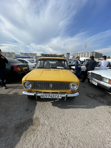 Jiguli 2102 holati ideal uchar moshina rangi sariq 1978yel dual moshin