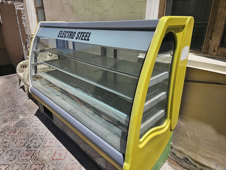 Продается холодильник витрина