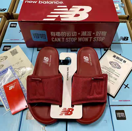 Тапочки бренда new balance 41 размер.
