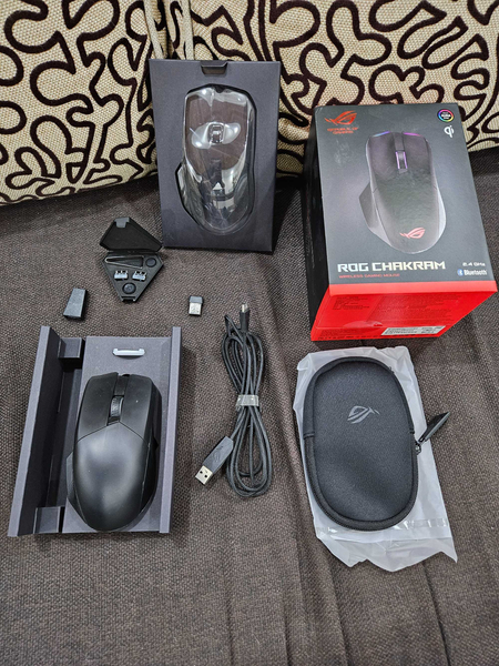 Игровая мышь ASUS ROG CHAKRAM в хорошем состоянии