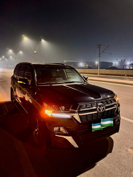 Toyota Land Cruiser LC200 v8