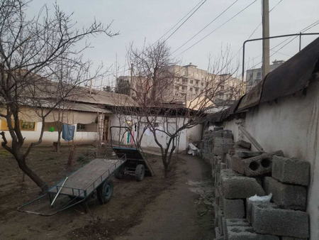 Qoyliqda joylashgan 6 sotihli uy sotiladi