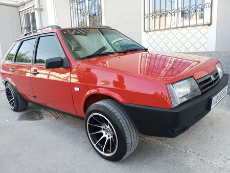 2109 Lada sotiladi barakalik moshina majburlikdan sotyapmiz benzin pra