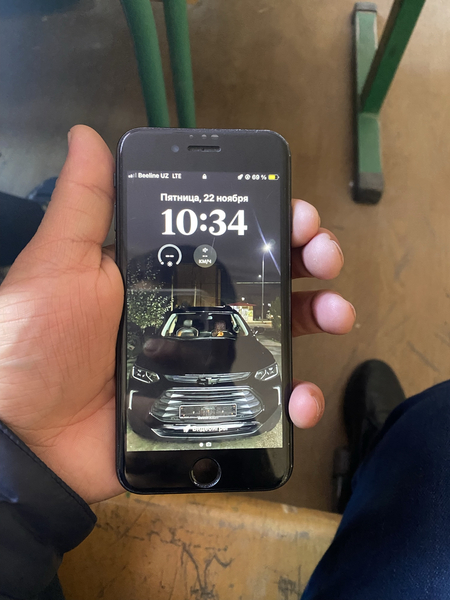 iphone se 80% yomkst radnoy aliwgan joyi yoq  karobkasi yoq