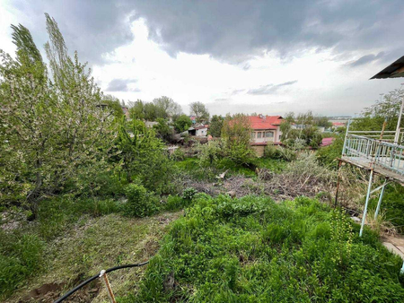 Три дома  на участке размером в 30 соток