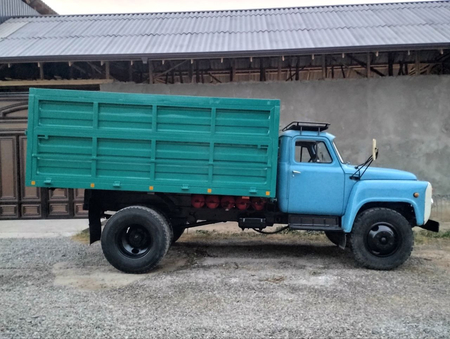 Gaz 53 3.dona bor    xamsi soz holada