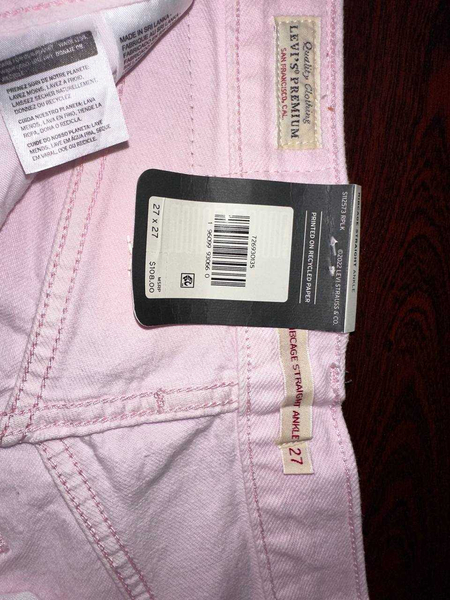 Пролаю новые женские джинсы Levi's PREMIUM