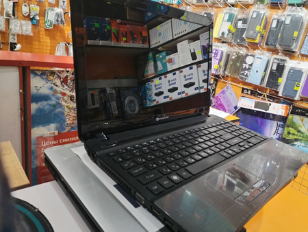 Noutbuk sotiladi Core i3