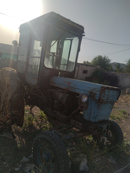Traktor sotiladi