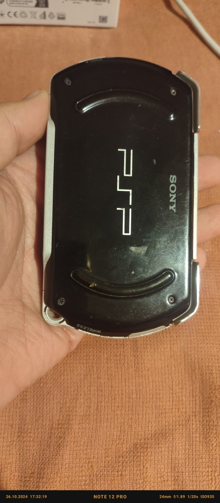 Psp go 16 gb +4gb flash
