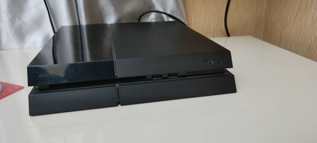 Продаю Playstation 4 вместе с телевизором и креплением для телевизора