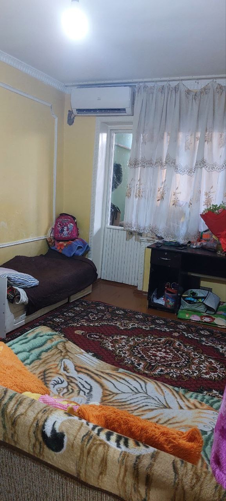 Срочно продаётся 2/3/5 77= серия кирпич с двумя балконами и кладовая