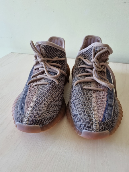 Новые кроссовки Adidas yeezy