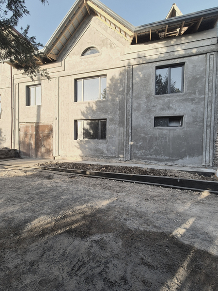Продается срочно дом 5 сот кибрай пос улугбек  коробка