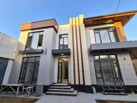 Продаются 3 дома в Амир Темур Махалле  250м2