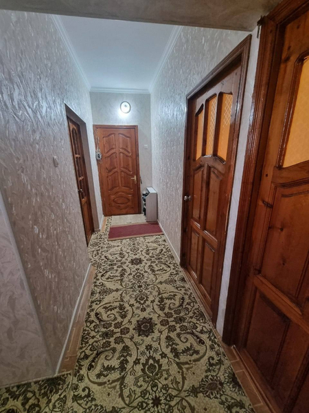 Kvartira sotiladi yevroremont qilingan barcha sharoitlarga ega