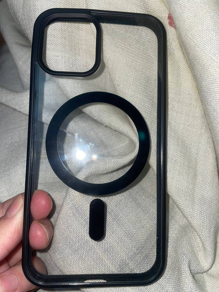 Чехлы на iPhone 12.