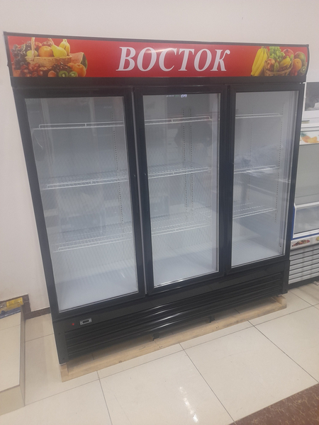 Витринный холодильник для торта