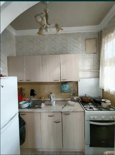 Бобура 1/4/4 галерейный дом .Т.  срочно продается кафе фартуна