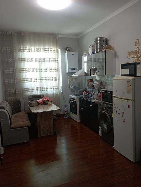 Zangiota tumani. Nazarbek Mevazor Maxalada uy sotiladi.2.xona 2.etaj