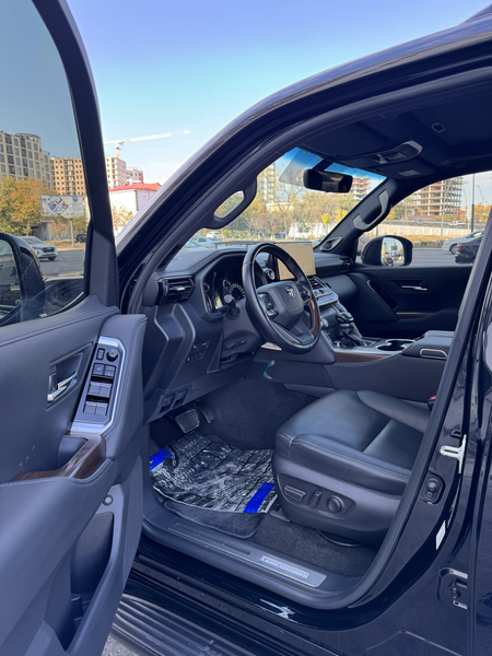 Tayota Land Cruiser 300  3.5L