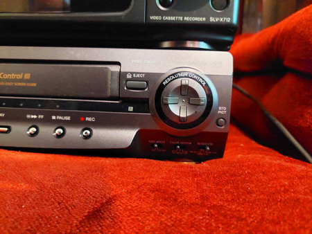 Продам видеомагнитофон Sony SLV-X712 4х-головончый в состояние нового.
