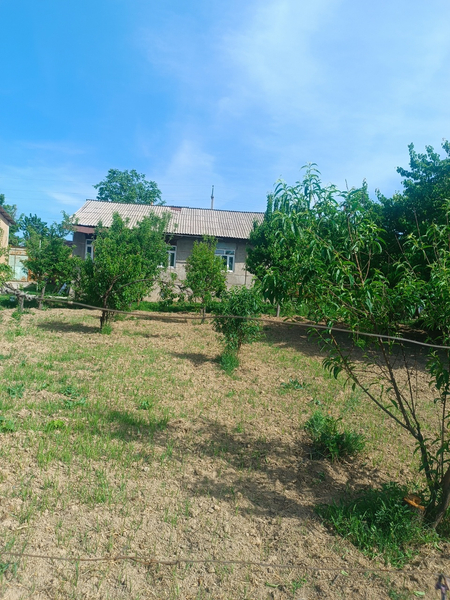 Продаётся участок 9соток. Кибрае коттеджный вариант.  4комнат .