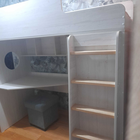 Детская кровать,шкаф и стол 3 в 1