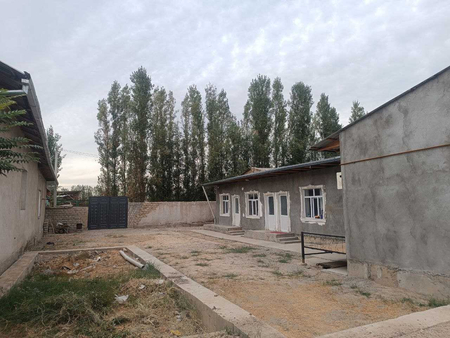 Yangi hayot tumanida Xovli uy-uy joy sotiladi.