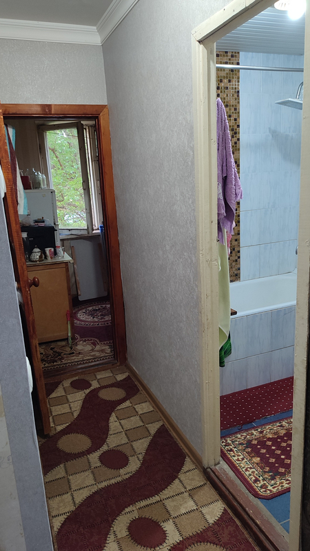 Chirchiq shaxri 8 mikrorayon 1 xona uy sotiladi maktab bogcha parq bor