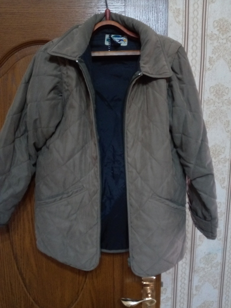 Продам весна осень ветровки.
