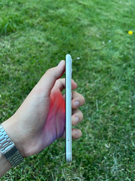 iPhone 11 sotiladi srochno