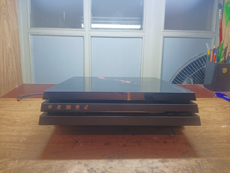 Ps 4 pro limited edition 1T