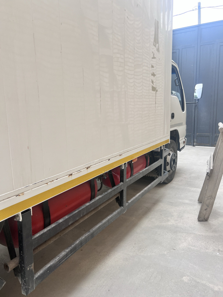 Isuzu  2017 gaz balon ornatilgan