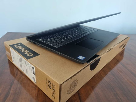 Noutbuk lenovo sotiladi