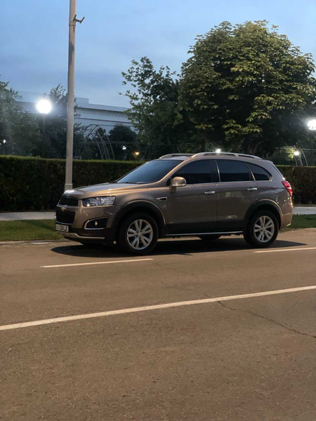 Продаётся Chevrolet Captiva-3. Полный привод, 3-х литровый двигатель.
