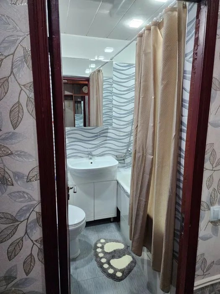 Чиланзар-8, 2в 3/1/4,спец.планировка, 2х6, кирпич,56м²+подвал и огород