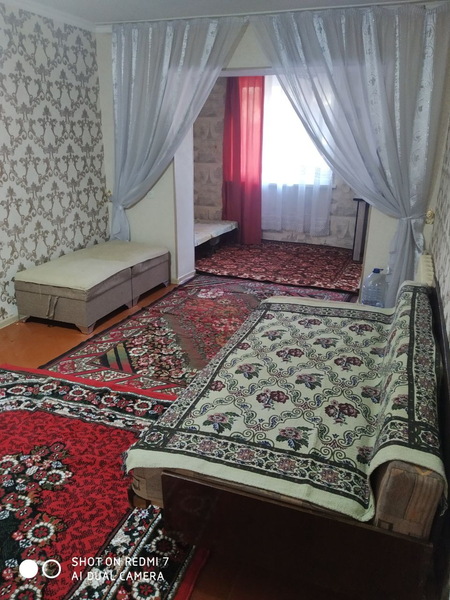 Сдается двухкомнатная квартира переделано в трёх на Ттз1 .
