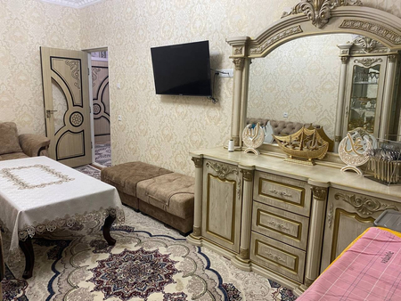 Чирчик шахар Троискида квартира сотилади 2 хона