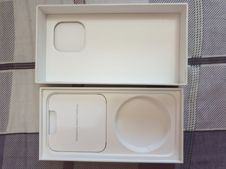 Продам оригинальную коробку от Iphone 15 Pro Max
