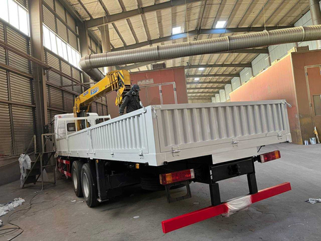 Бортовой кран-манипулятор Shacman L3000 12 т