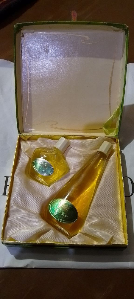 Духи разные и шкатулка